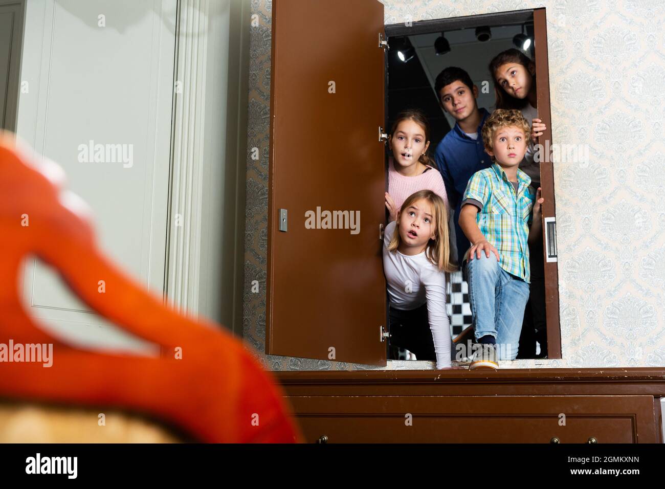Tweens peeking into quest room through open door Stock Photo - Alamy