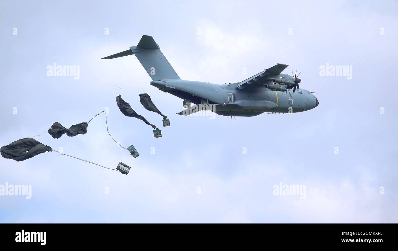 Cargo plane drop High Resolution Stock Photography and Images - Alamy