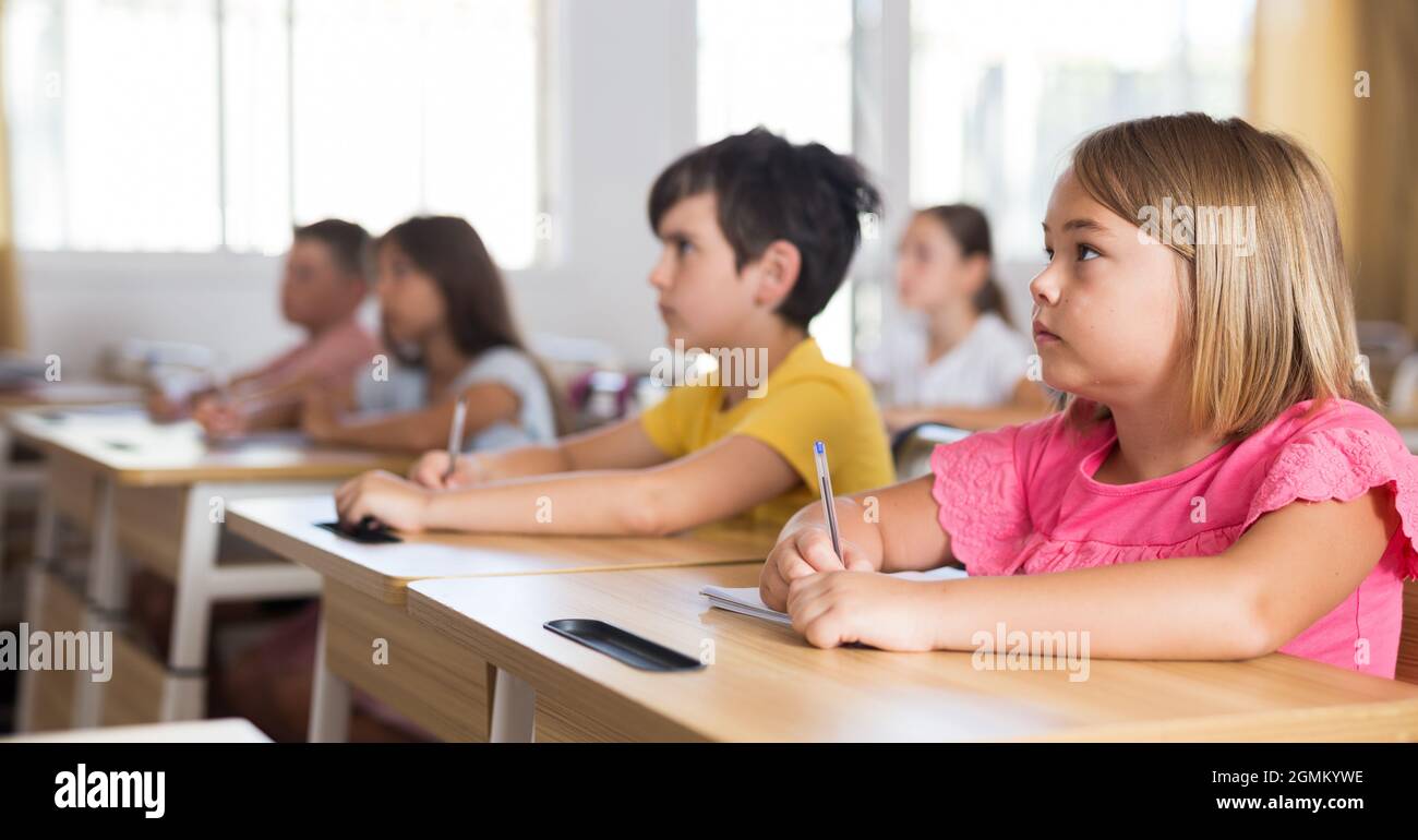 Kids sitting in classroom Stock Photo - Alamy