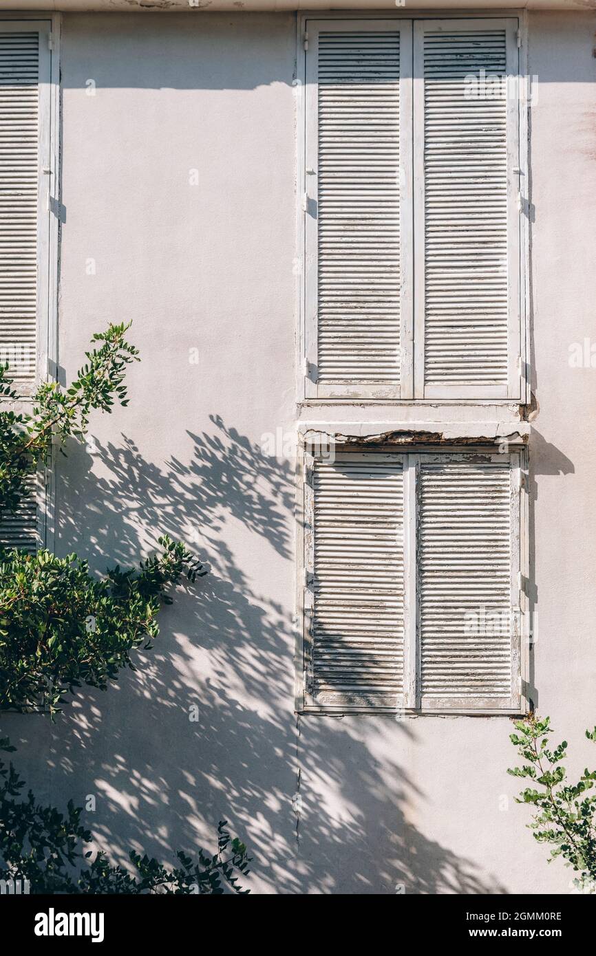 Shadow building architecture hi-res stock photography and images - Alamy