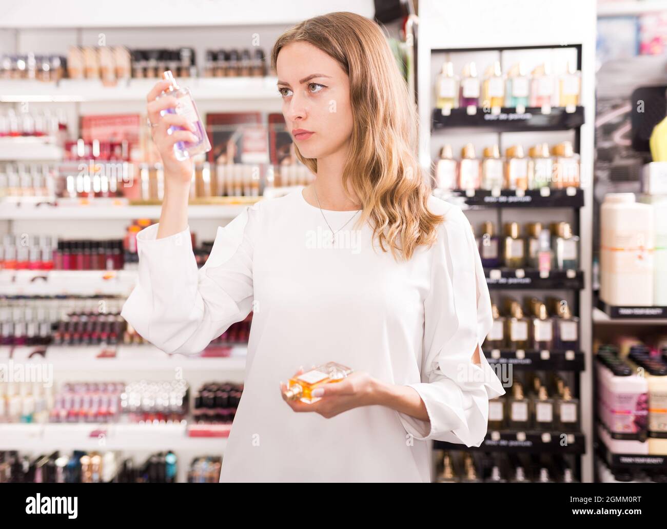 Perfume counter store hi-res stock photography and images - Alamy