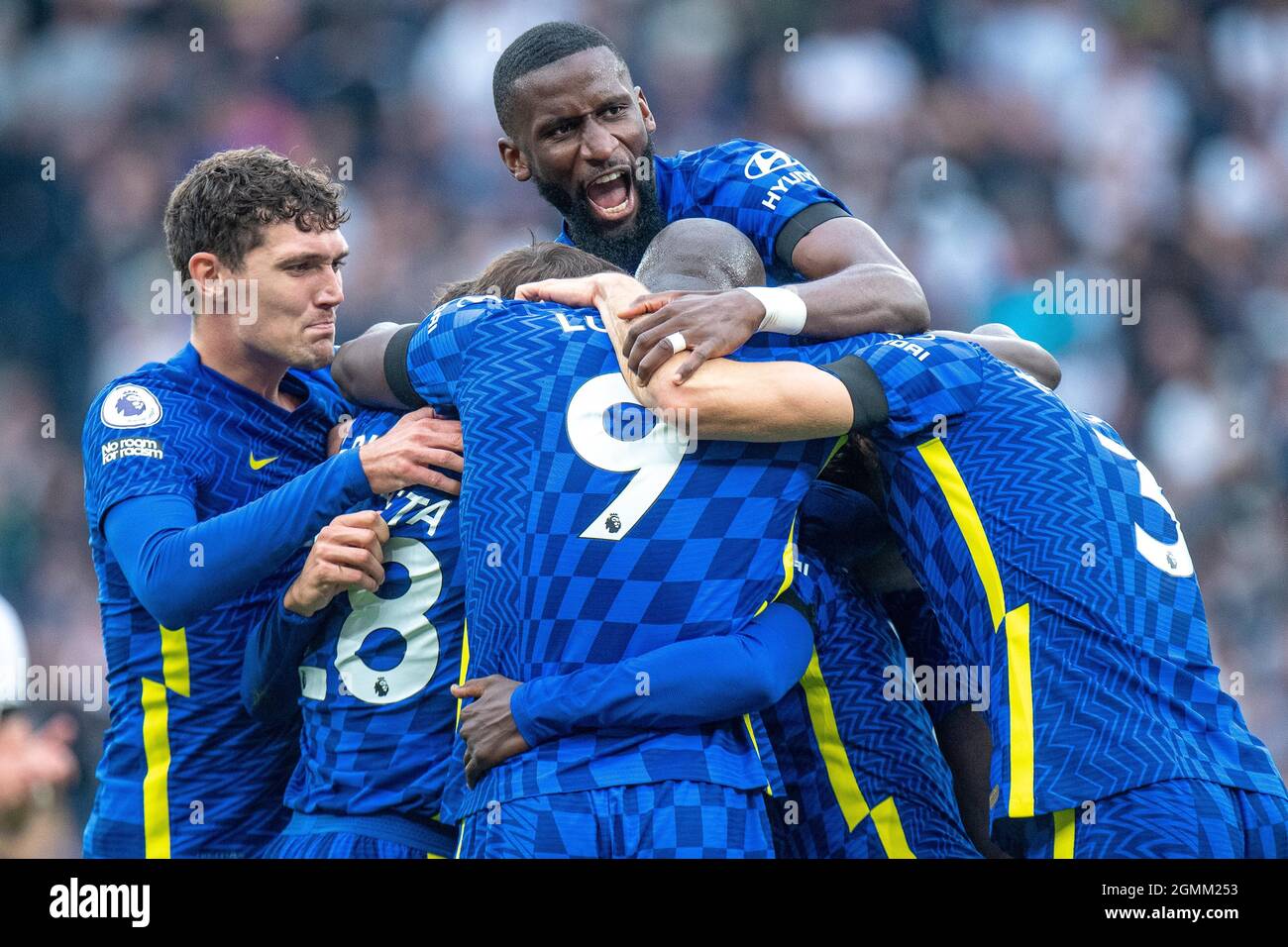 N'Golo Kanté of Chelsea celebrate with Antonio Rüdiger , Andreas ...