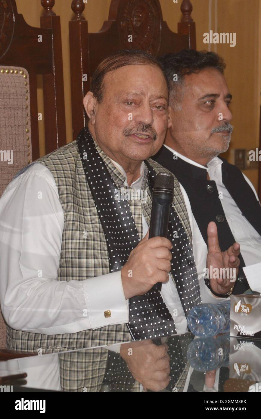 Barrister sultan mehmood hi-res stock photography and images - Alamy