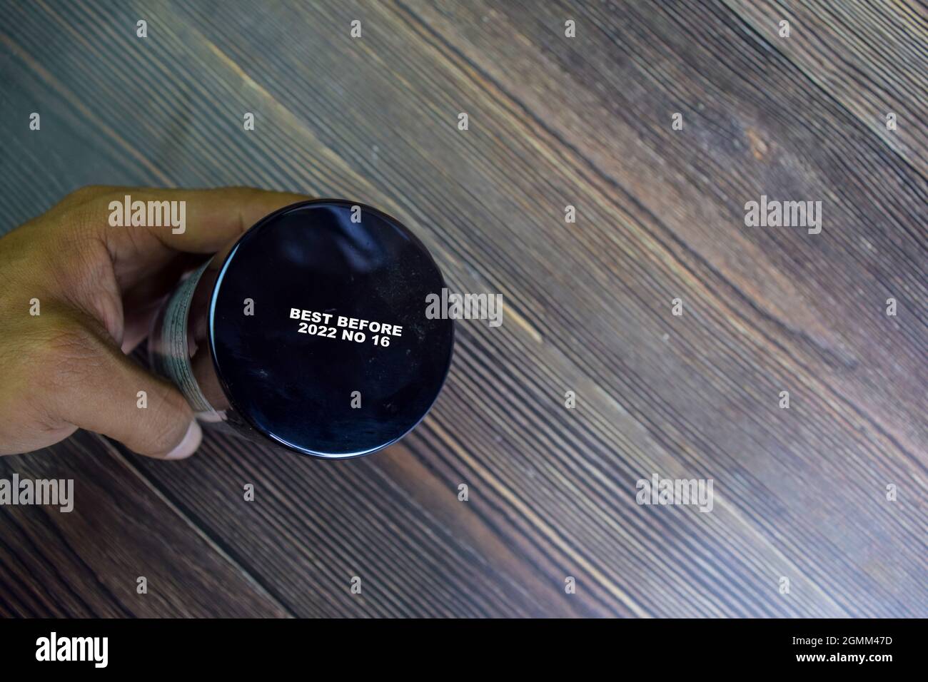 Best before see cap hi-res stock photography and images - Alamy