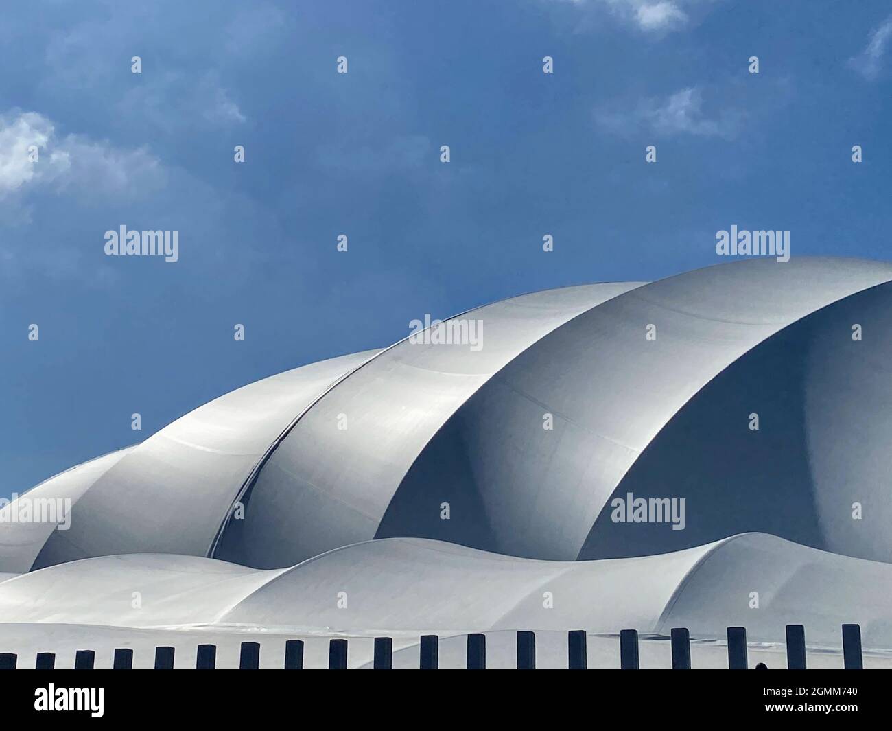 SAN DIEGO, CA 9-19-2021: Views of the modern roof at the Rady Shell ...