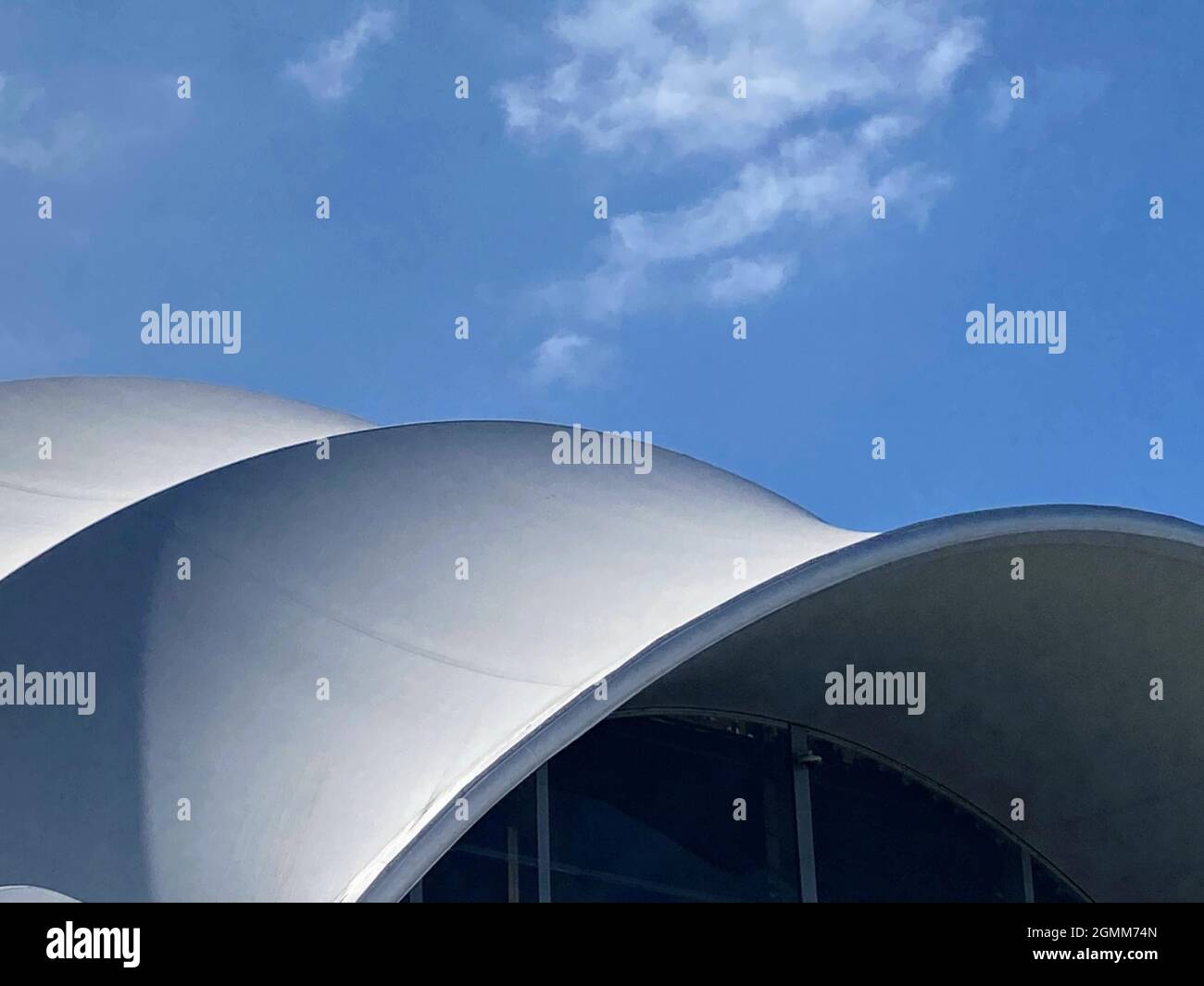 SAN DIEGO, CA 9-19-2021: Views of the modern roof at the Rady Shell ...