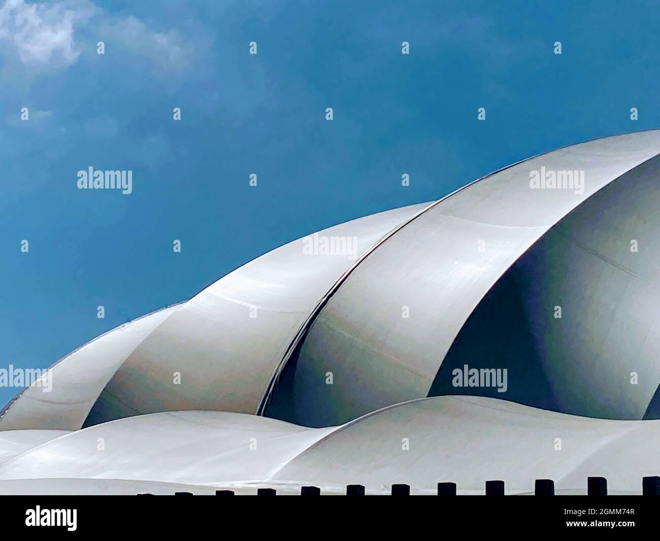 SAN DIEGO, CA 9-19-2021: Views of the modern roof at the Rady Shell ...