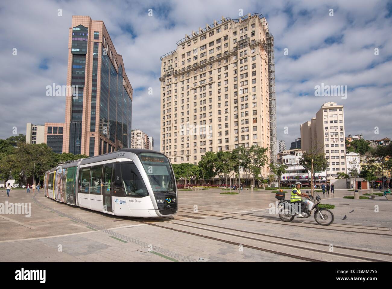 RIO DE JANEIRO, BRAZIL - JUNE 13, 2016: New city tram VLT passing Maua ...
