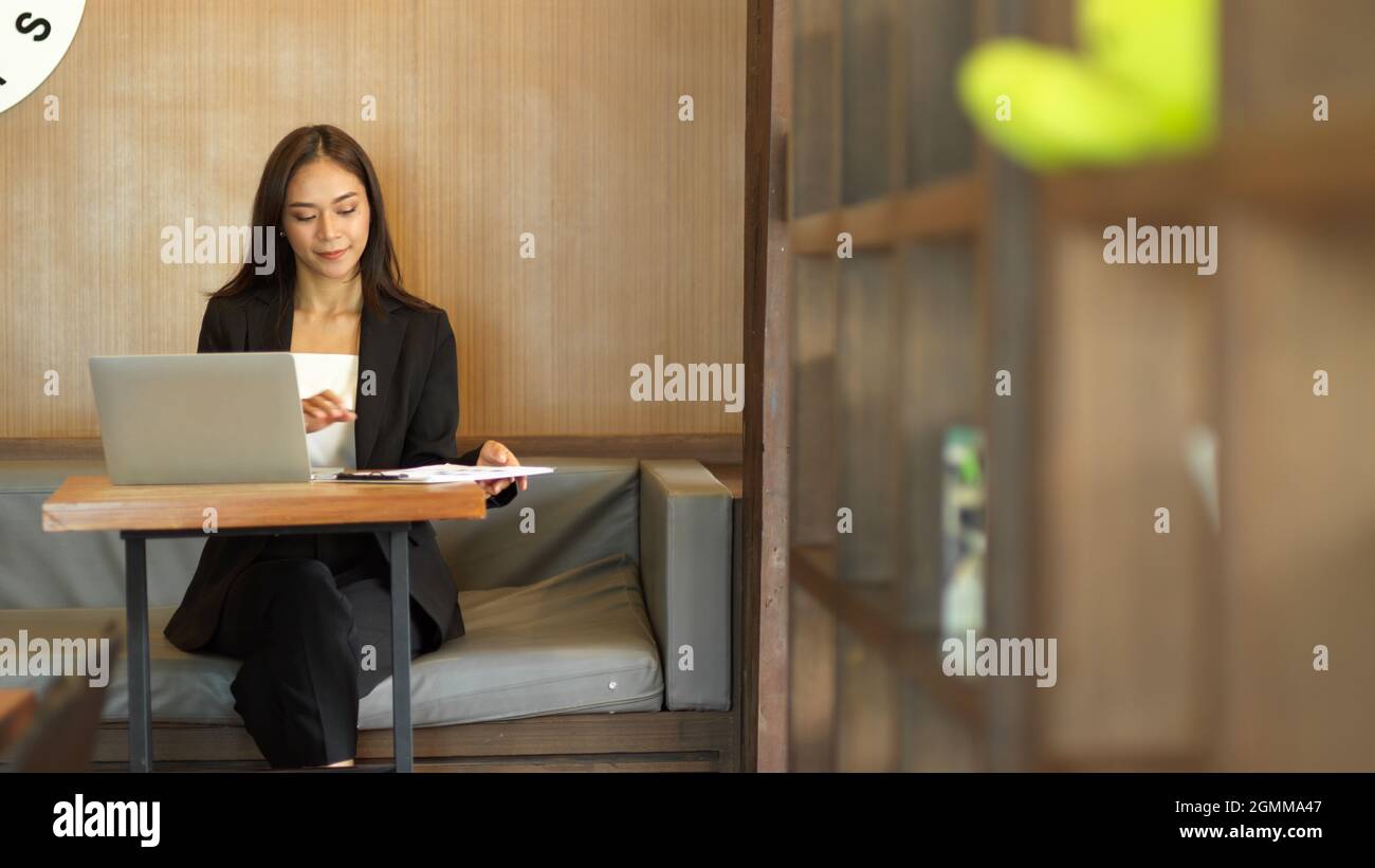 Manager waiting meeting in office hi-res stock photography and images ...