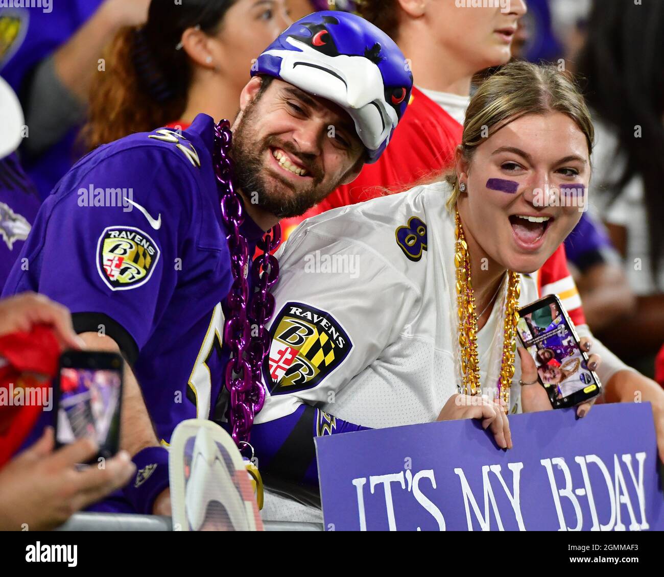 Kansas city chiefs fans cheer hi-res stock photography and images - Alamy