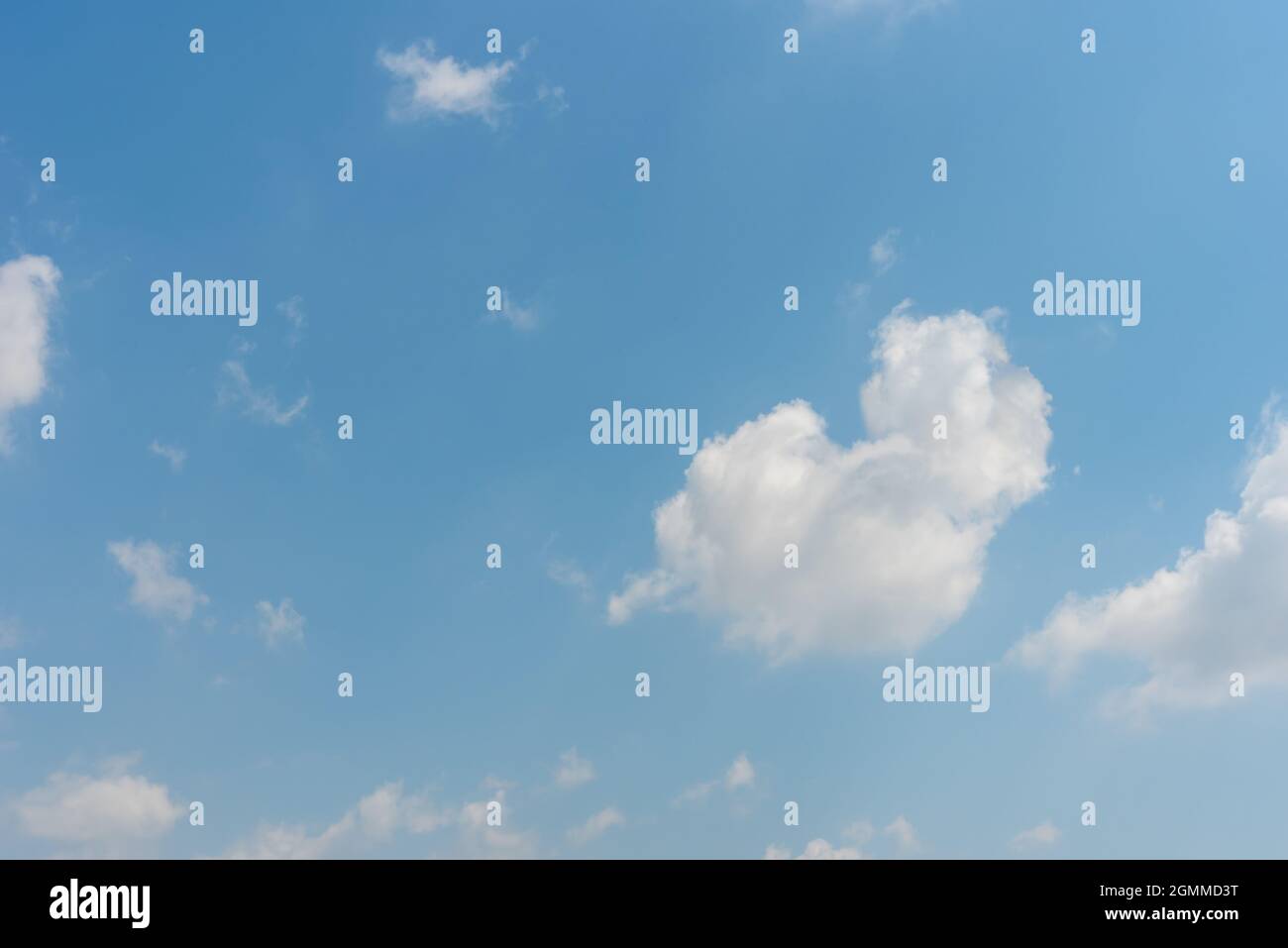 Little cumulus cloud hi-res stock photography and images - Alamy