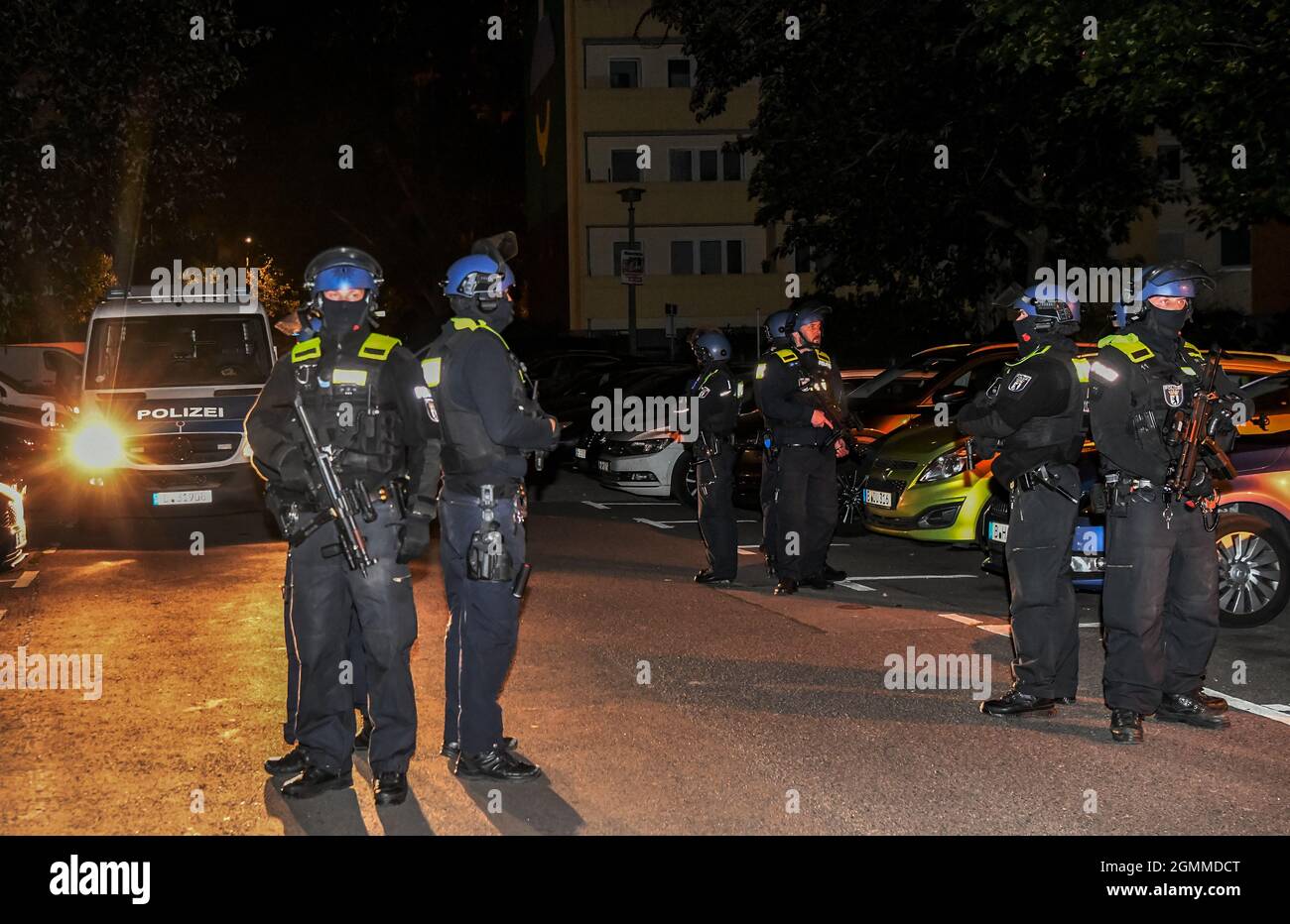 Berlin, Germany. 20th Sep, 2020. Police officers secure each other on ...
