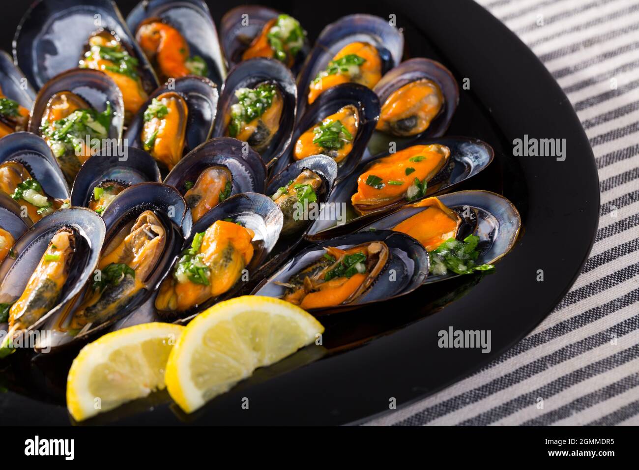 Black striped mussels hi-res stock photography and images - Alamy