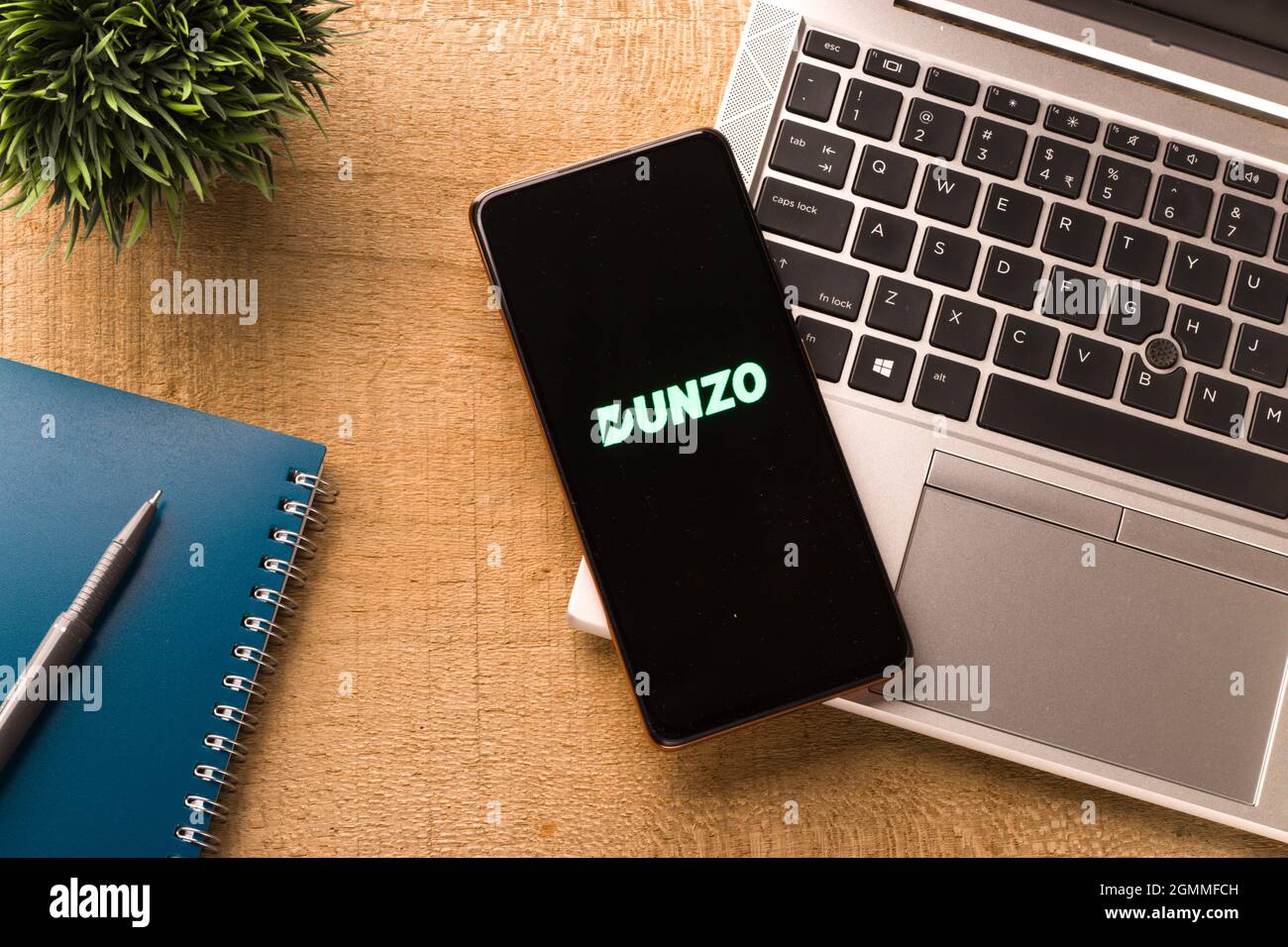 Dunzo logo hi-res stock photography and images - Alamy