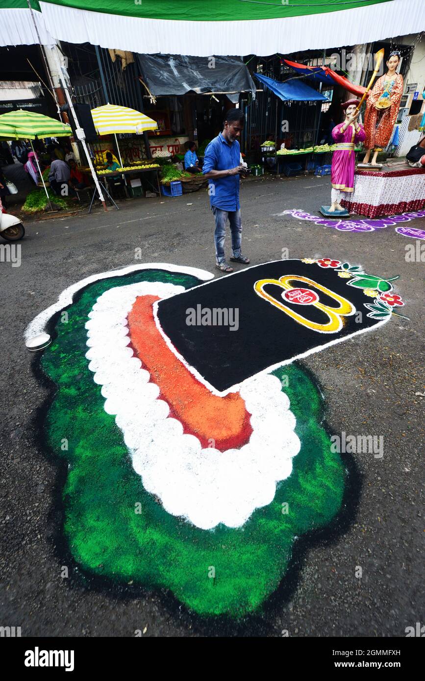 A man preparing a colorful rangoli in Pune, India Stock Photo - Alamy