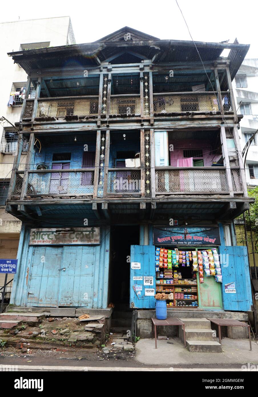 Beautiful old buildings in Pune, India Stock Photo - Alamy
