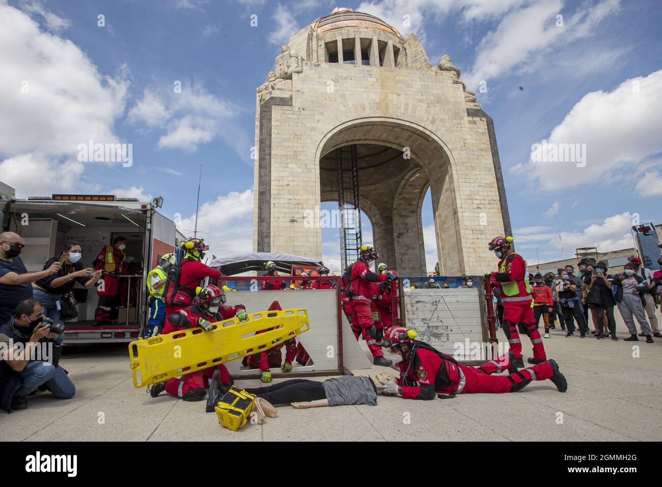 Mexico City, Mexico. 19th Sep, 2021. Members of the Rescue and Medical ...