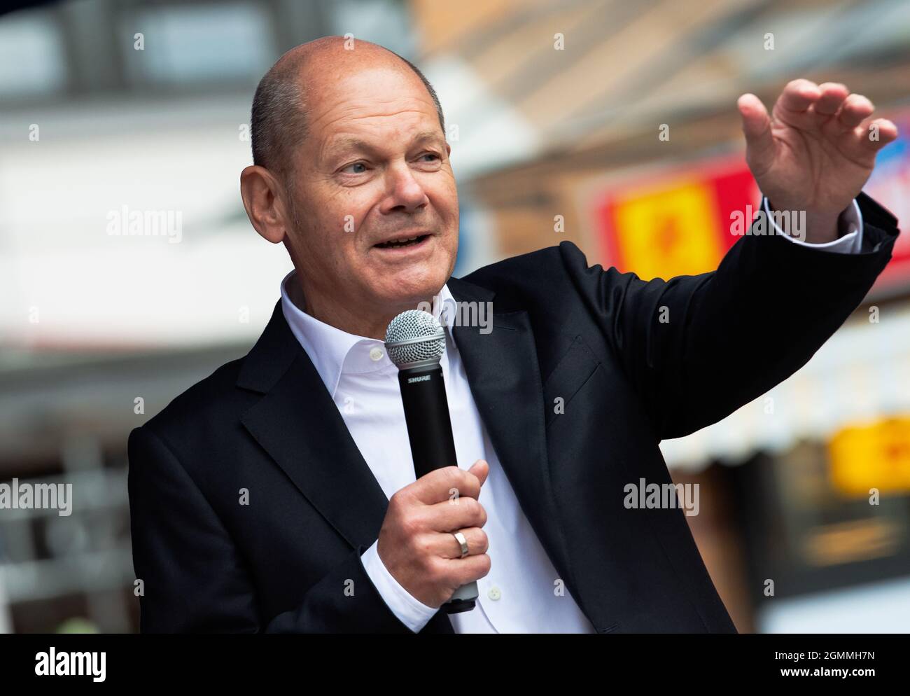 Kleinmachnow, Germany. 17th Sep, 2021. SPD candidate for chancellor ...