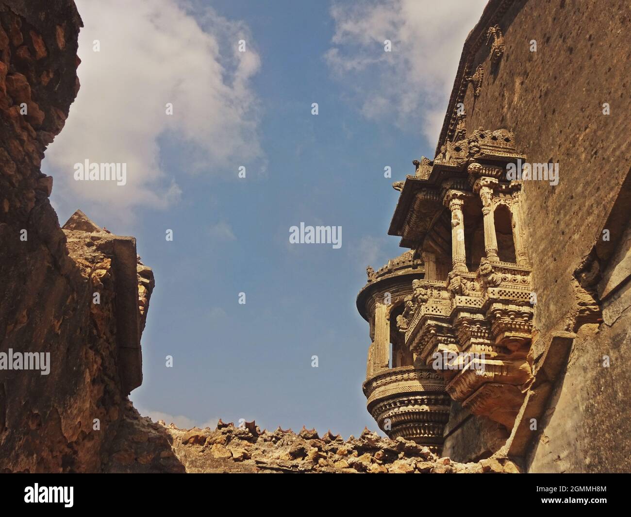 ruins of roha fort bhuj gujarat Stock Photo - Alamy