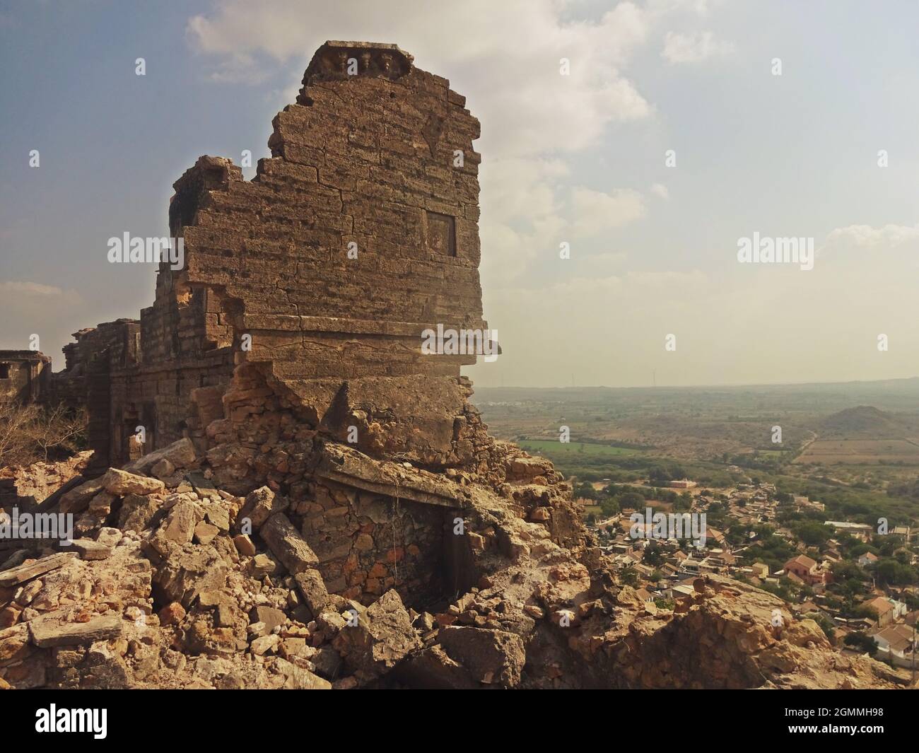 ruins of roha fort bhuj gujarat Stock Photo - Alamy