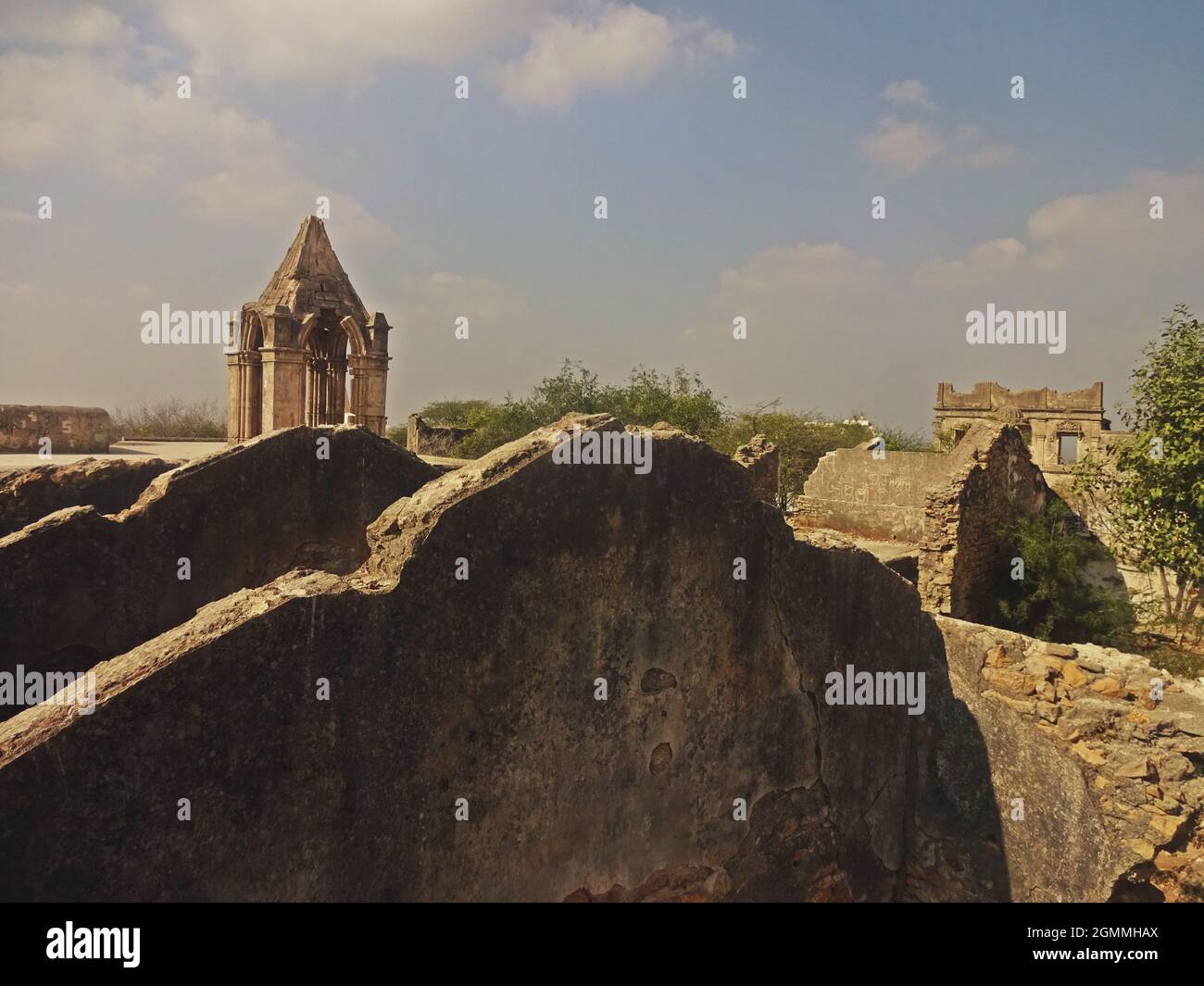 ruins of roha fort bhuj gujarat Stock Photo - Alamy