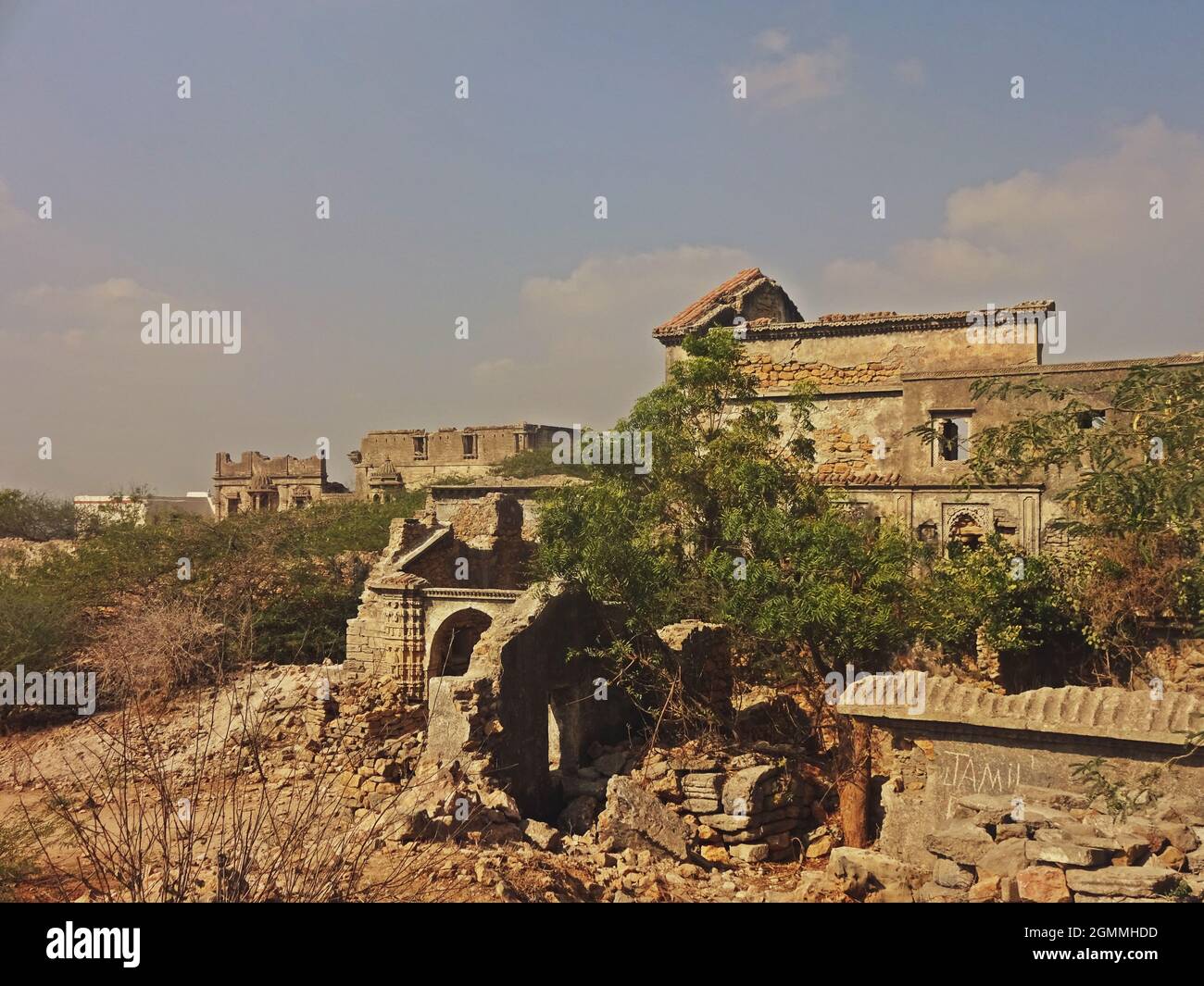 ruins of roha fort bhuj gujarat Stock Photo - Alamy