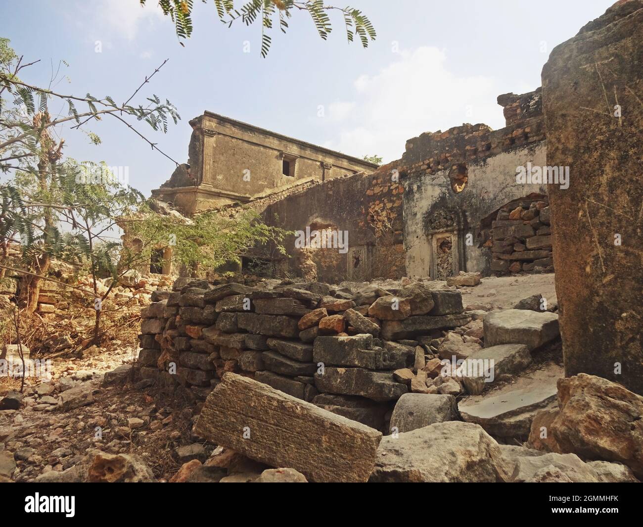 ruins of roha fort bhuj gujarat Stock Photo - Alamy