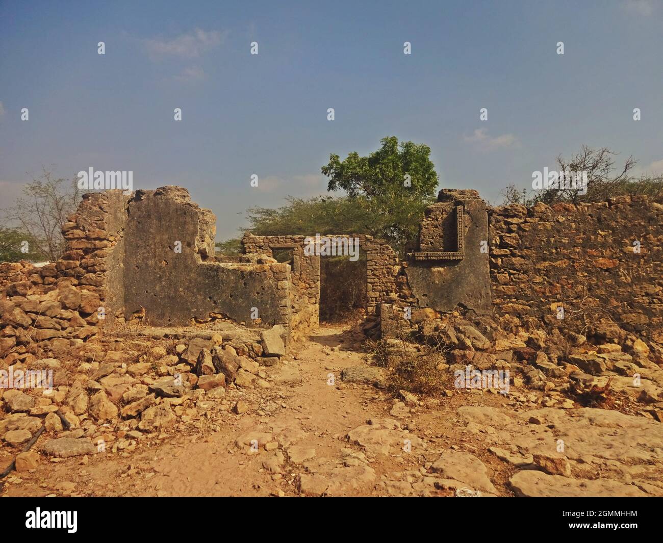 ruins of roha fort bhuj gujarat Stock Photo - Alamy