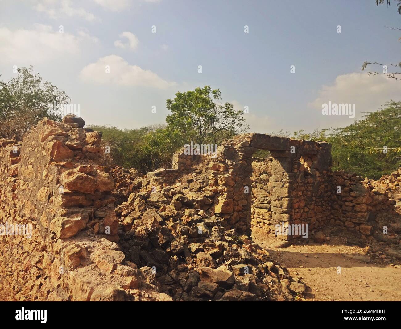 ruins of roha fort bhuj gujarat Stock Photo - Alamy