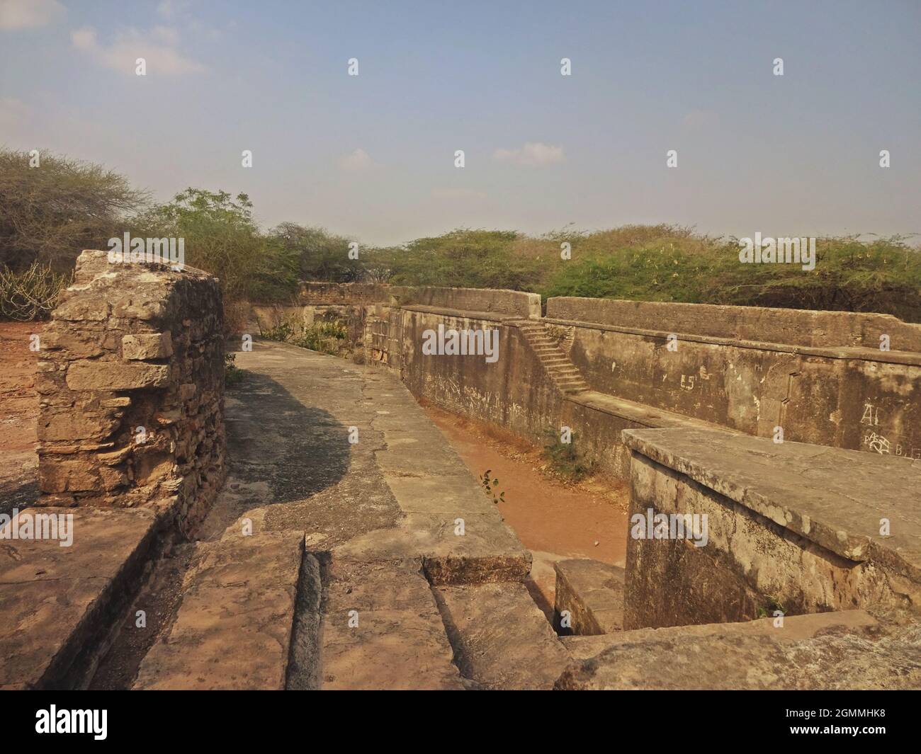 ruins of roha fort bhuj gujarat Stock Photo - Alamy