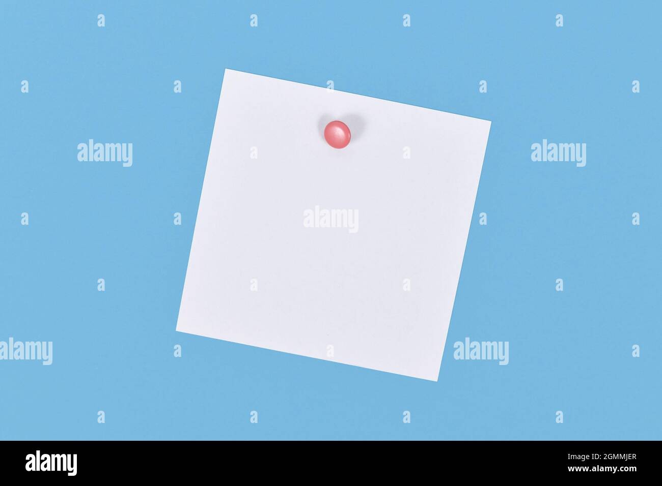 Pinned note paper hi-res stock photography and images - Alamy