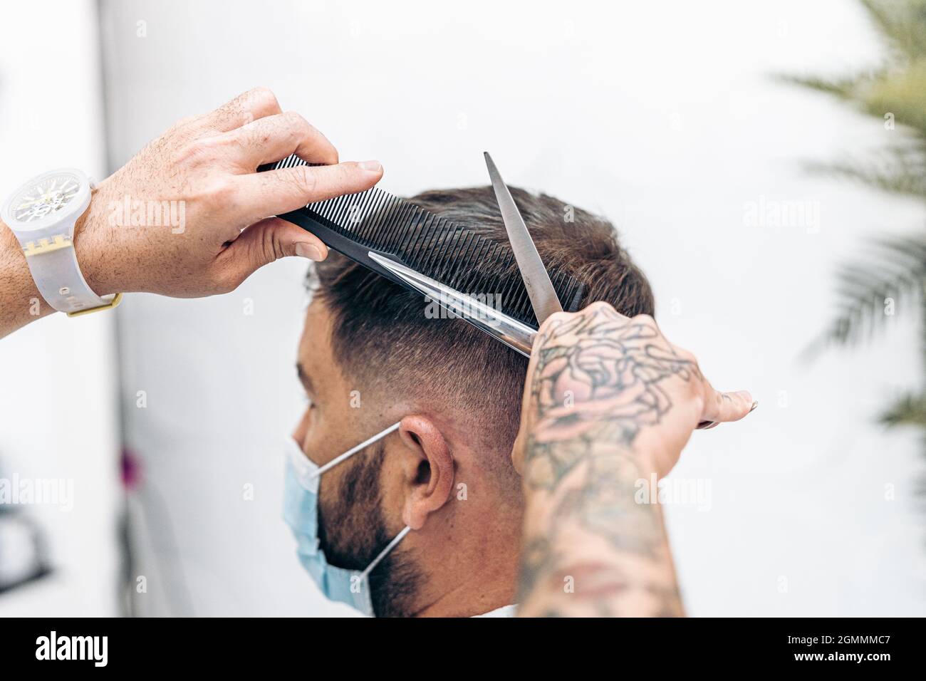 Barber comb and scissors hi-res stock photography and images - Alamy