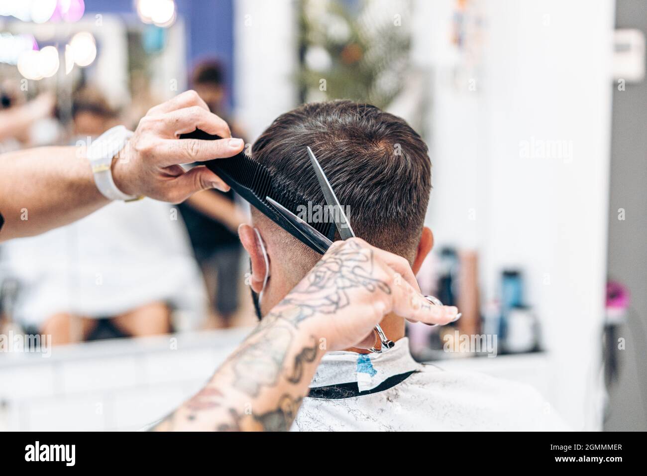 Barber comb and scissors hi-res stock photography and images - Alamy
