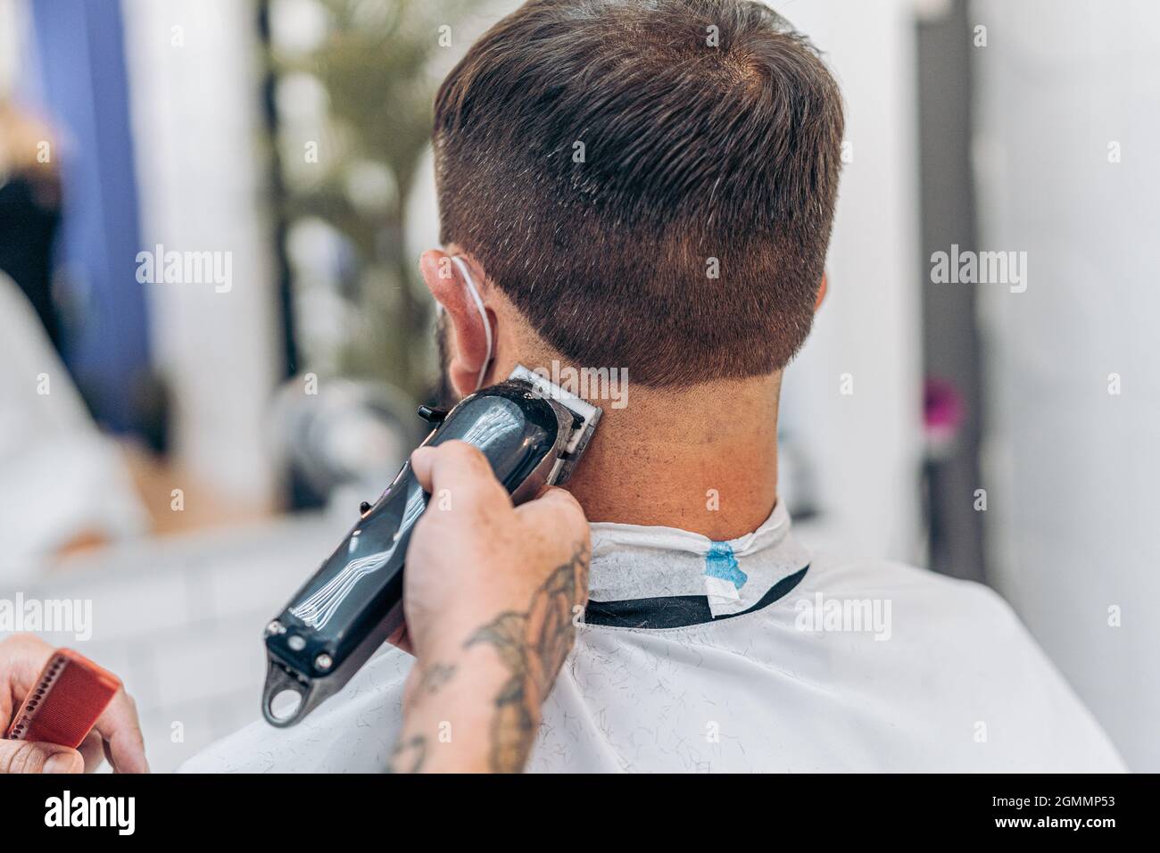 Nape shave hi-res stock photography and images - Alamy
