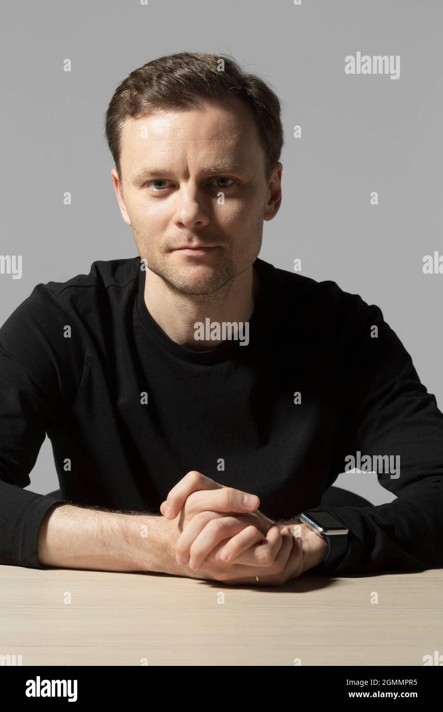 Confident looking man hi-res stock photography and images - Alamy