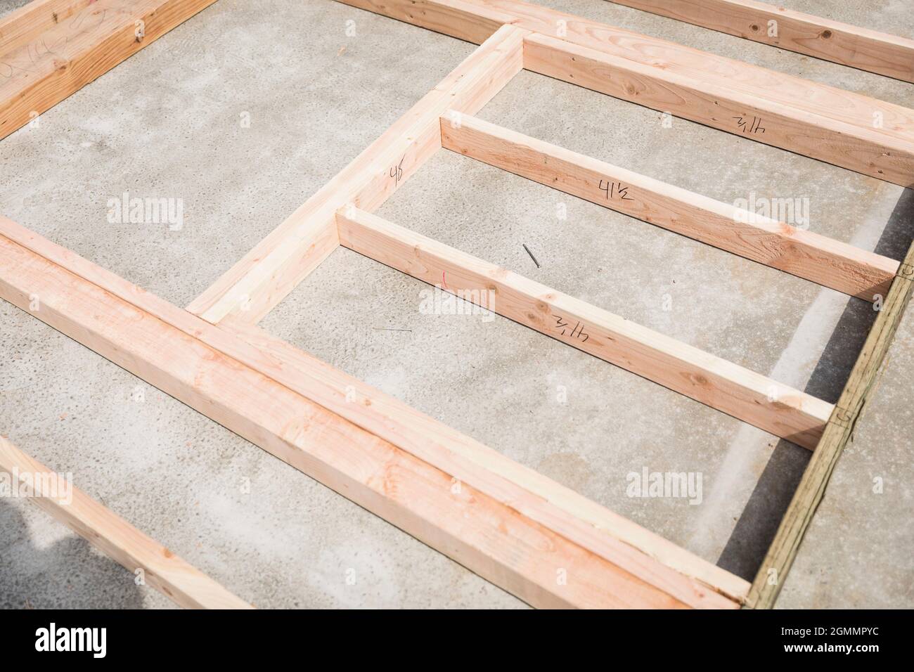 Construction frame hi-res stock photography and images - Alamy
