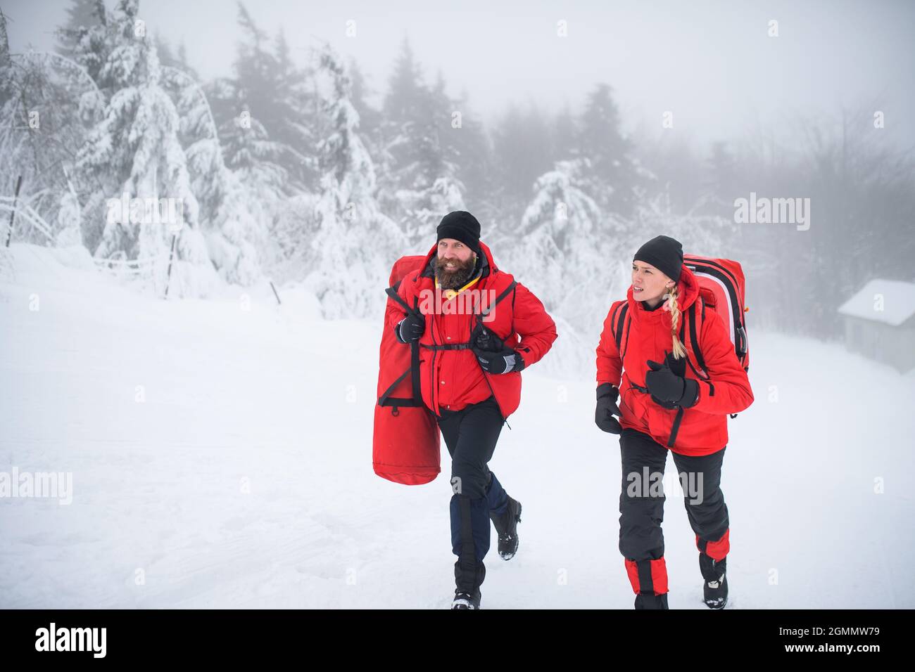 Paramedics from mountain rescue hi-res stock photography and images - Alamy