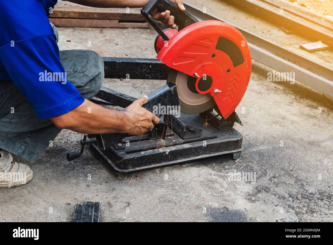 Worker man cutting steel with a circular steel cutter Stock Photo - Alamy