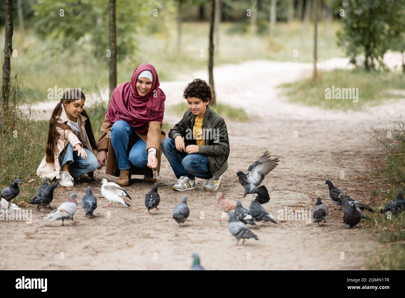 People feeding doves hi-res stock photography and images - Alamy