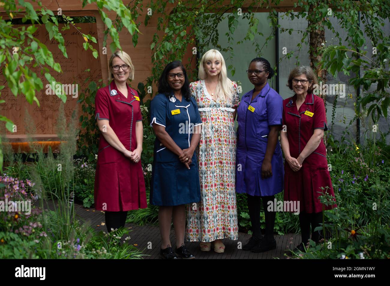 Midwife uk pregnant hi-res stock photography and images - Alamy