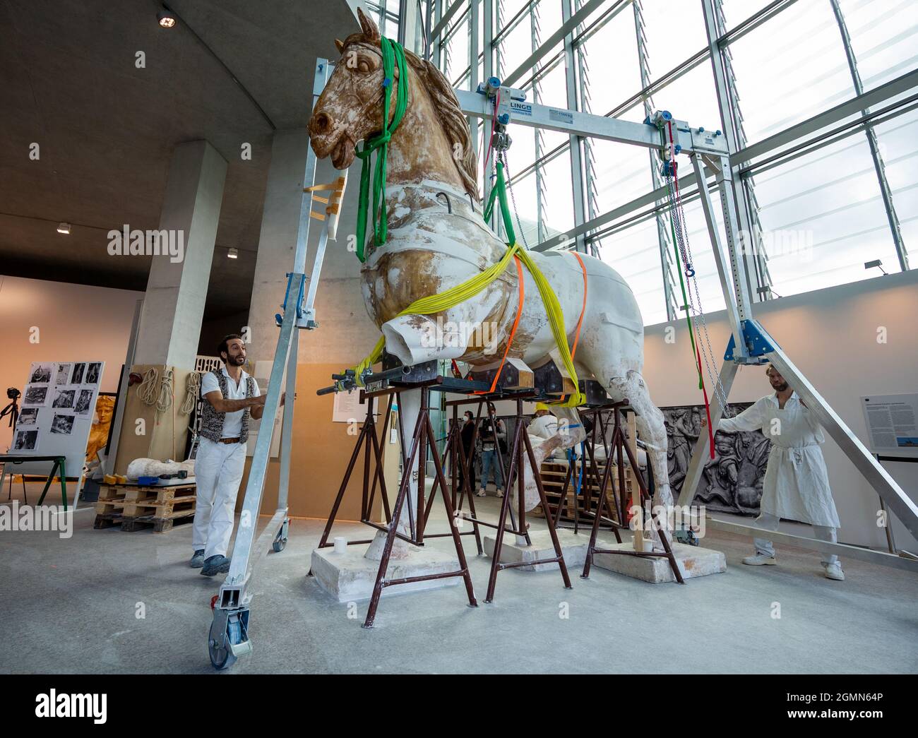 Berlin, Germany. 20th Sep, 2021. Employees of the Plaster Moulding Shop ...