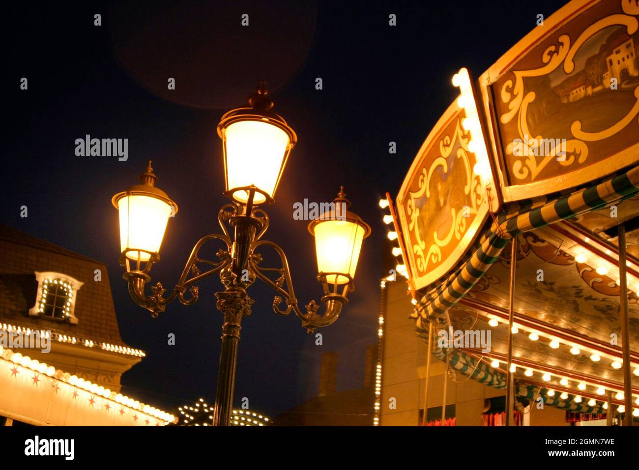 Roundabout rides hi-res stock photography and images - Alamy
