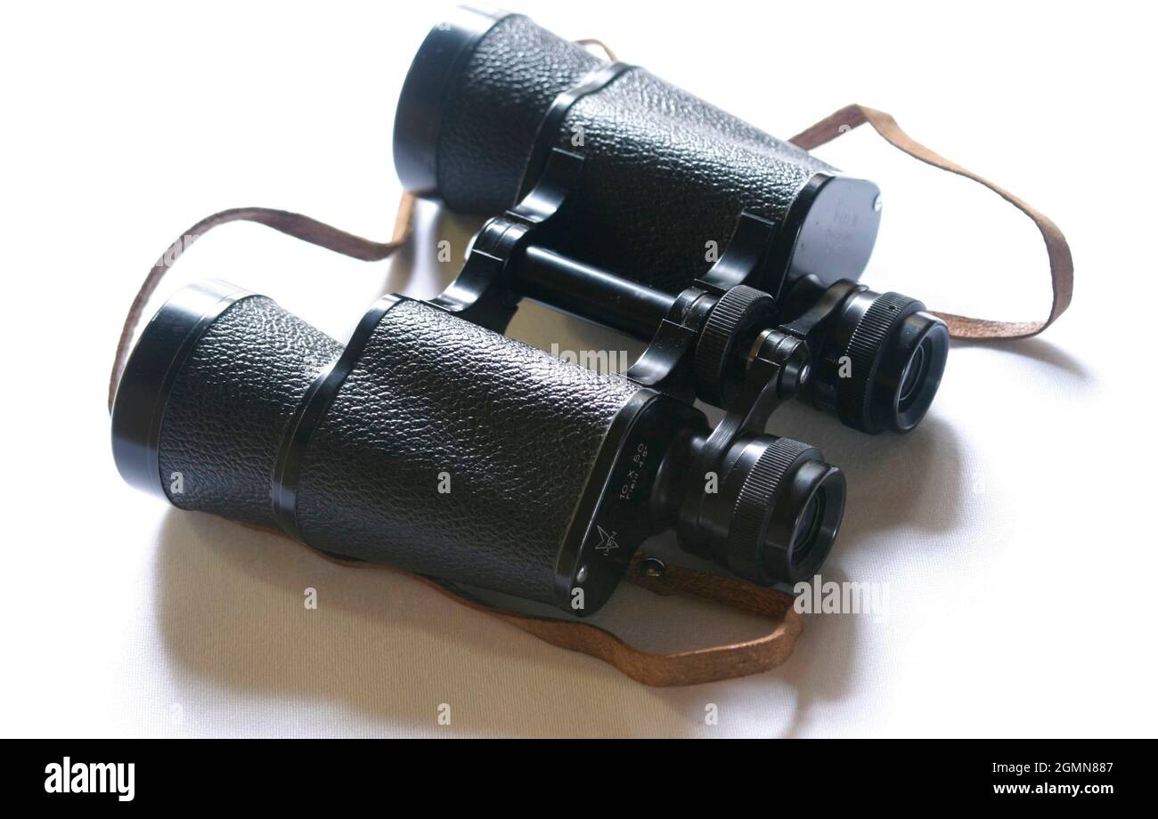 Binoculars cutout hi-res stock photography and images - Alamy