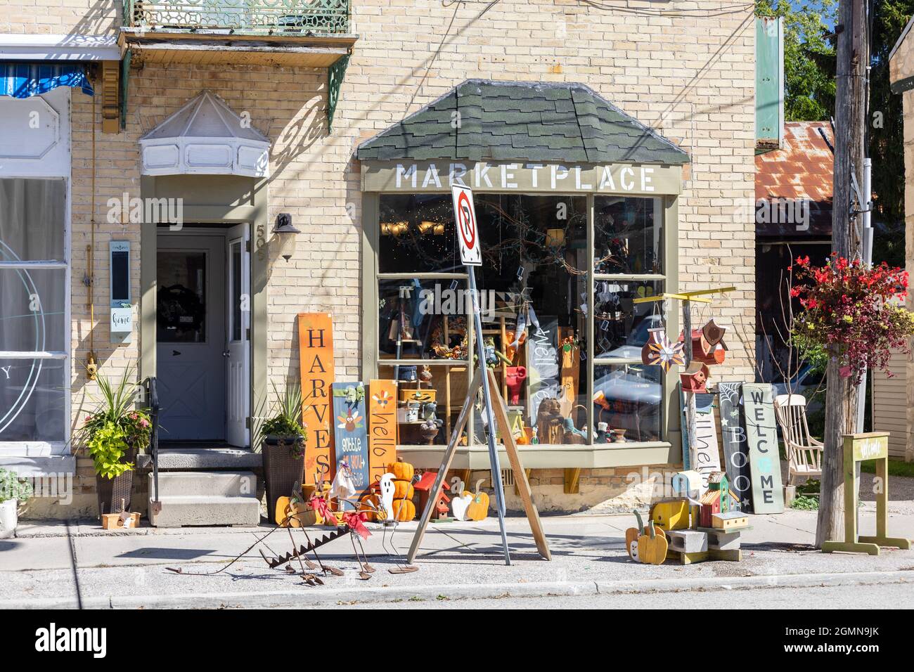 Canada store hi-res stock photography and images - Alamy