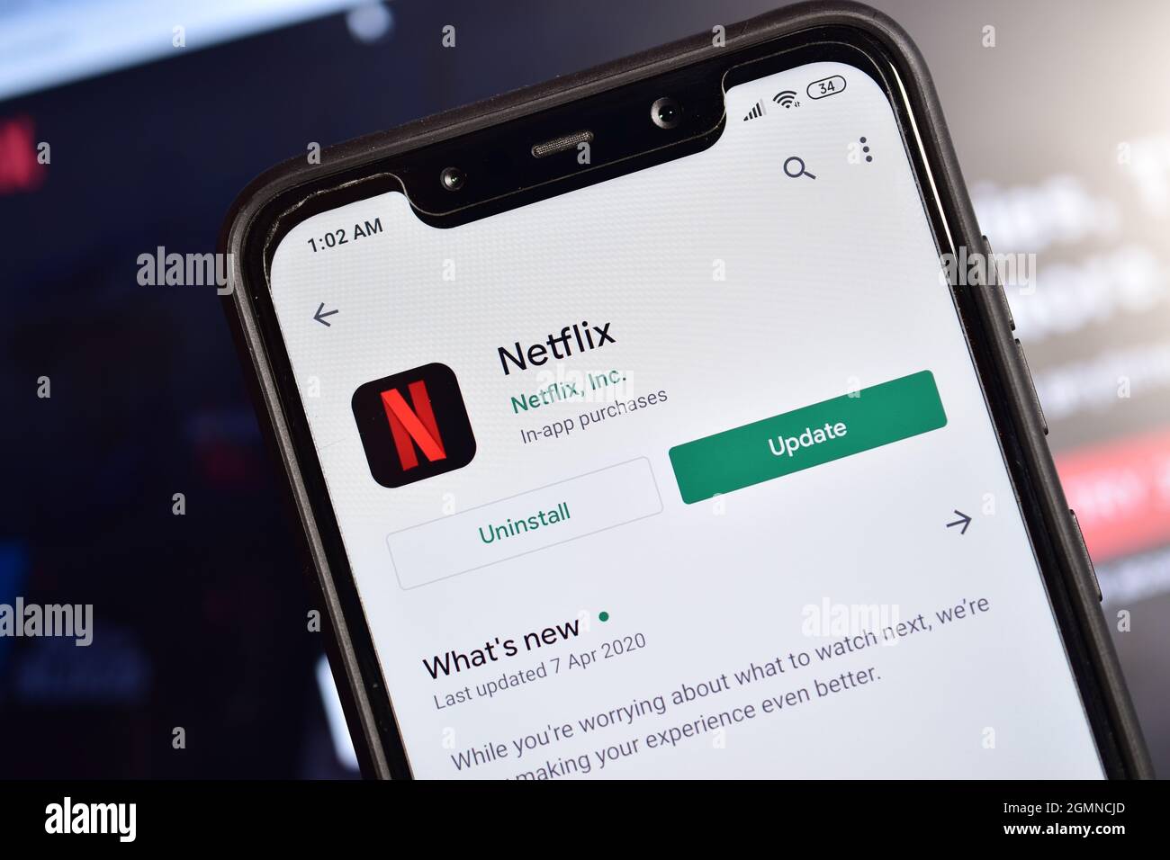 Netflix app on smartphone hi-res stock photography and images - Alamy