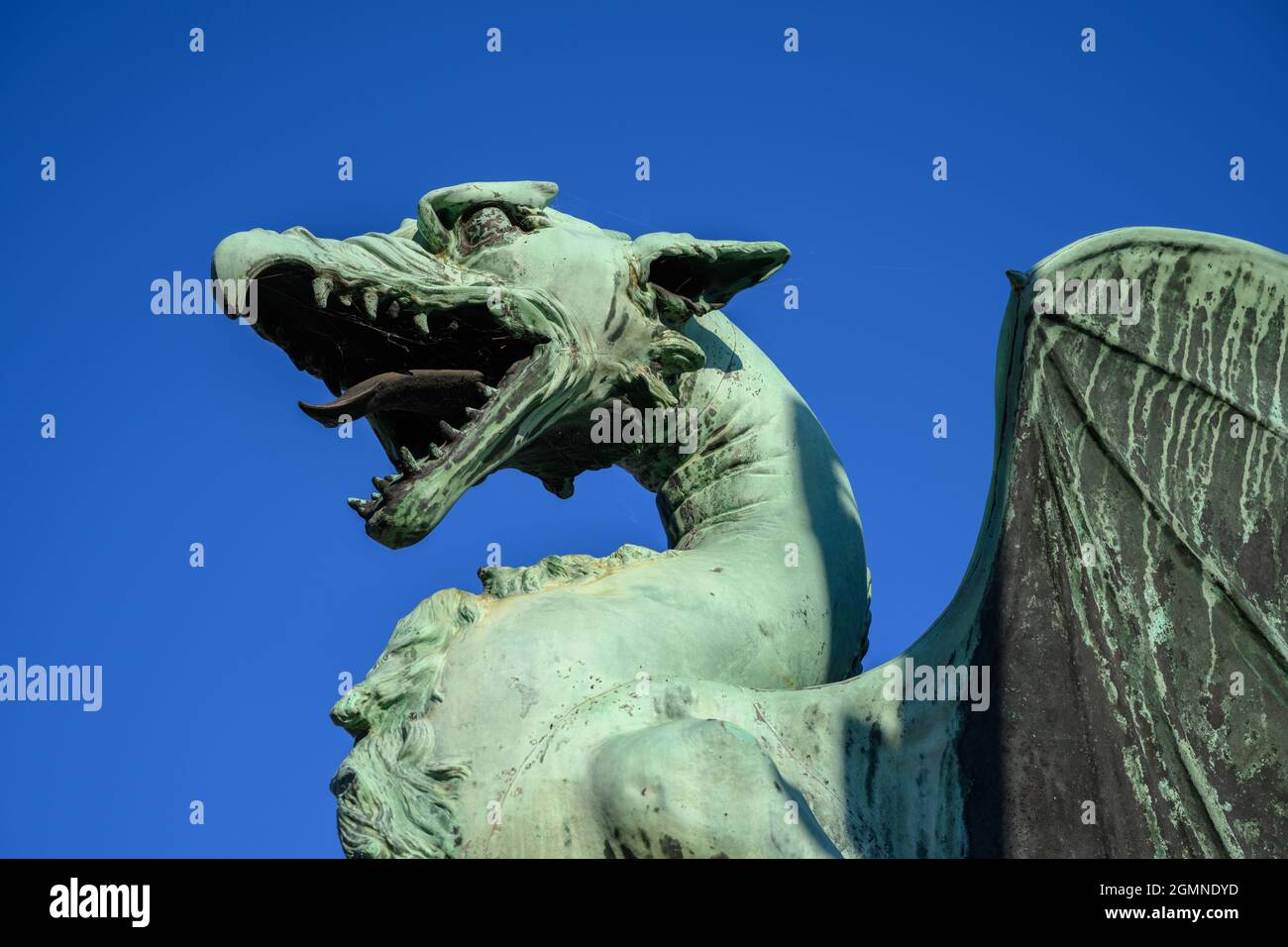 Green dragon statue Stock Photo - Alamy