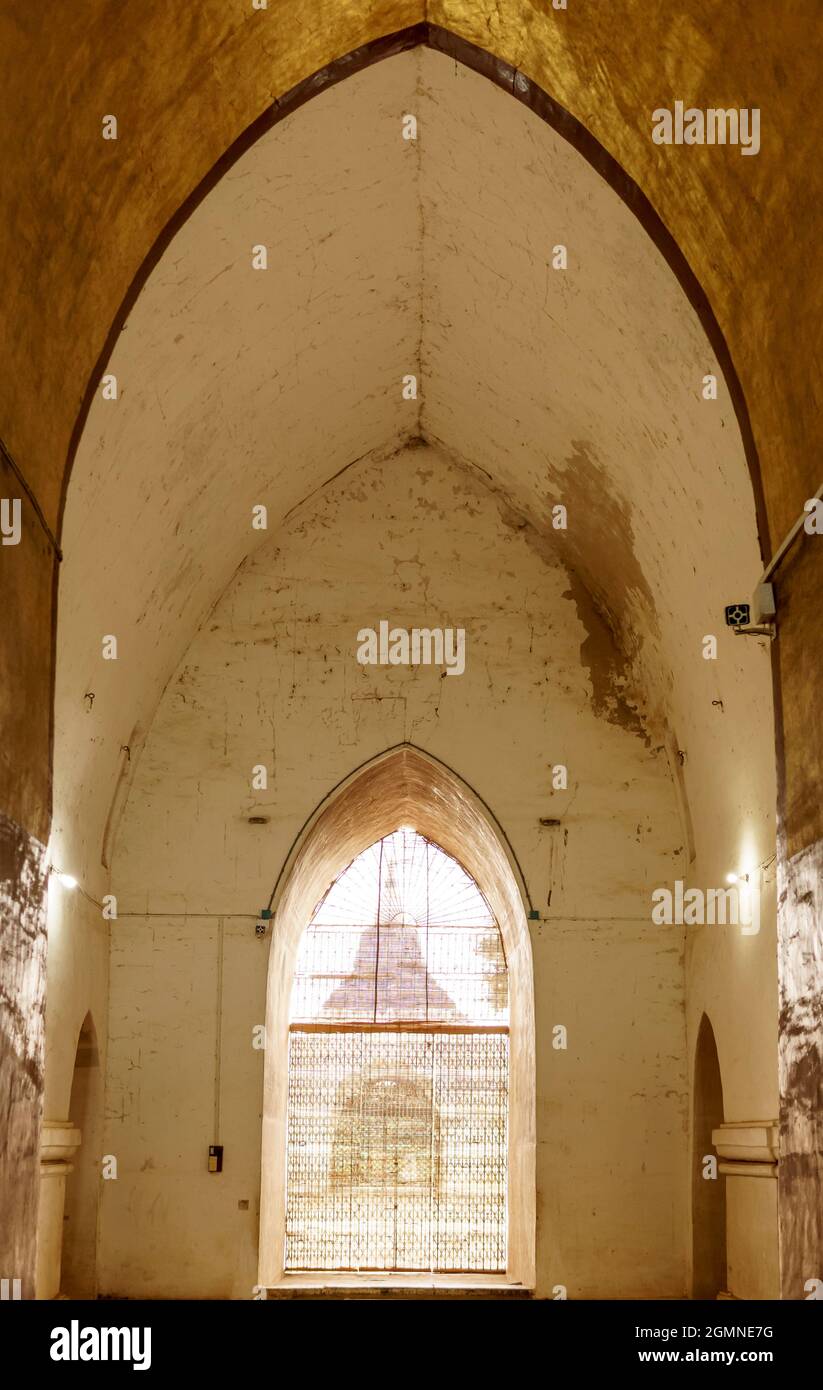 Bagan, Myanmar (Burma) - October 2016: An Arch And Window Inside A ...
