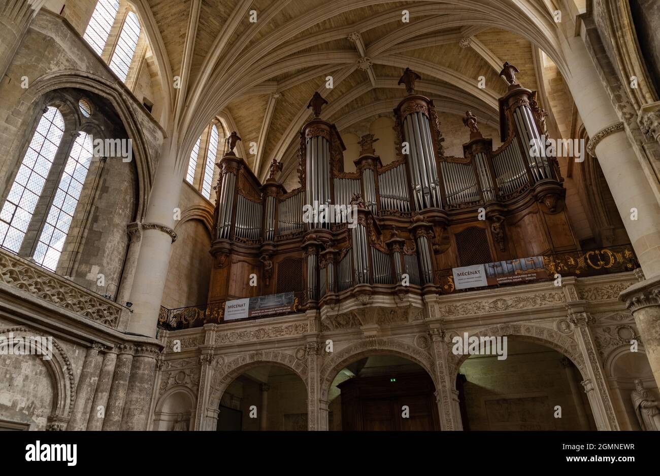 A picture of the organ inside the Bordeaux Cathedral Stock Photo - Alamy