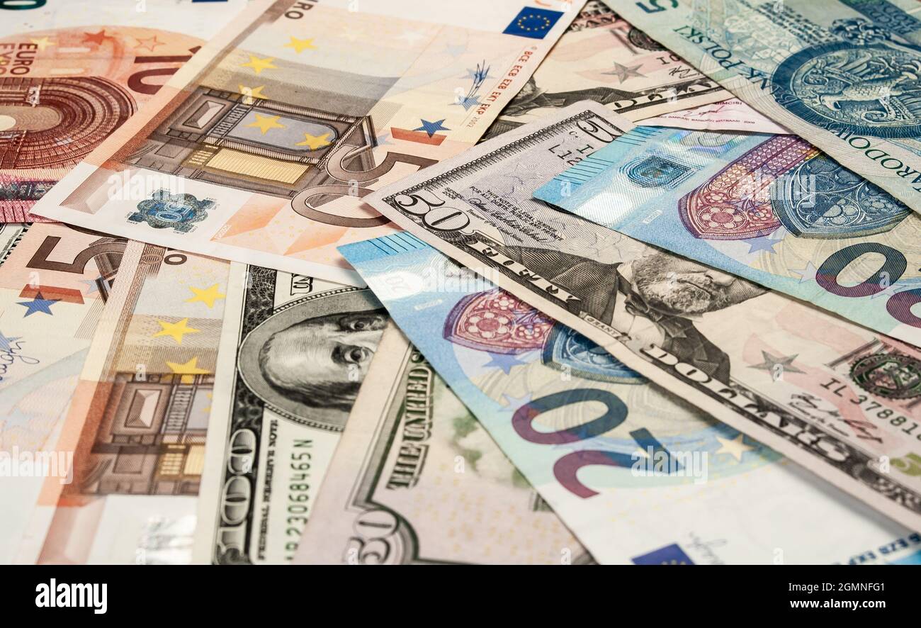 International currencies and gold hi-res stock photography and images ...