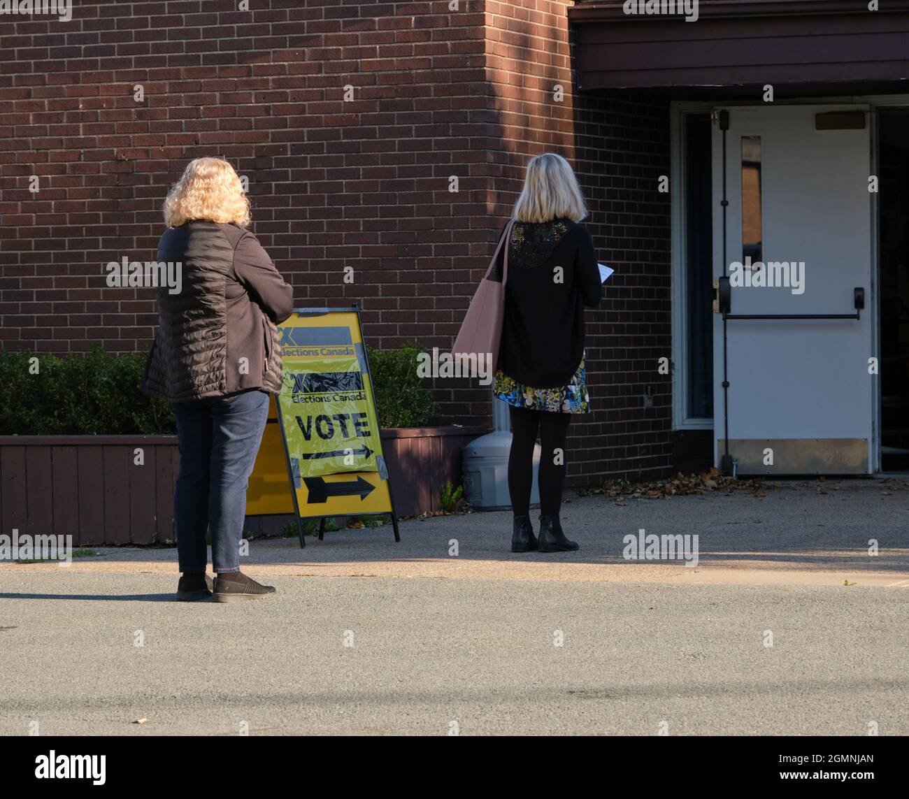 Canada election signs hi-res stock photography and images - Alamy